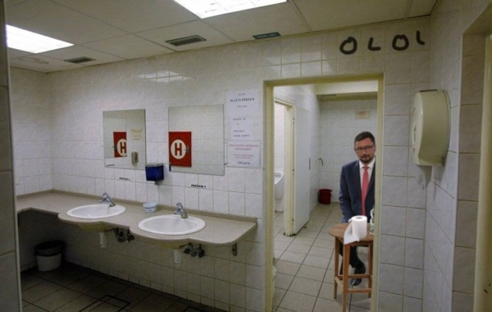 Jak se baví internet: Na zahrádce | Pravý prostor