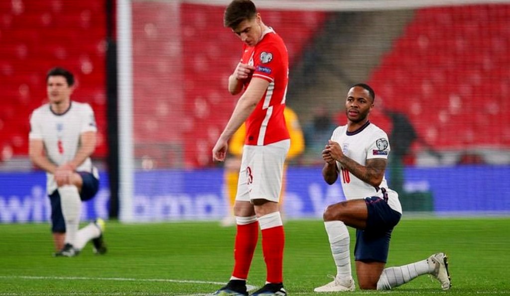 Klečíme jen před Bohem | Pravý prostor